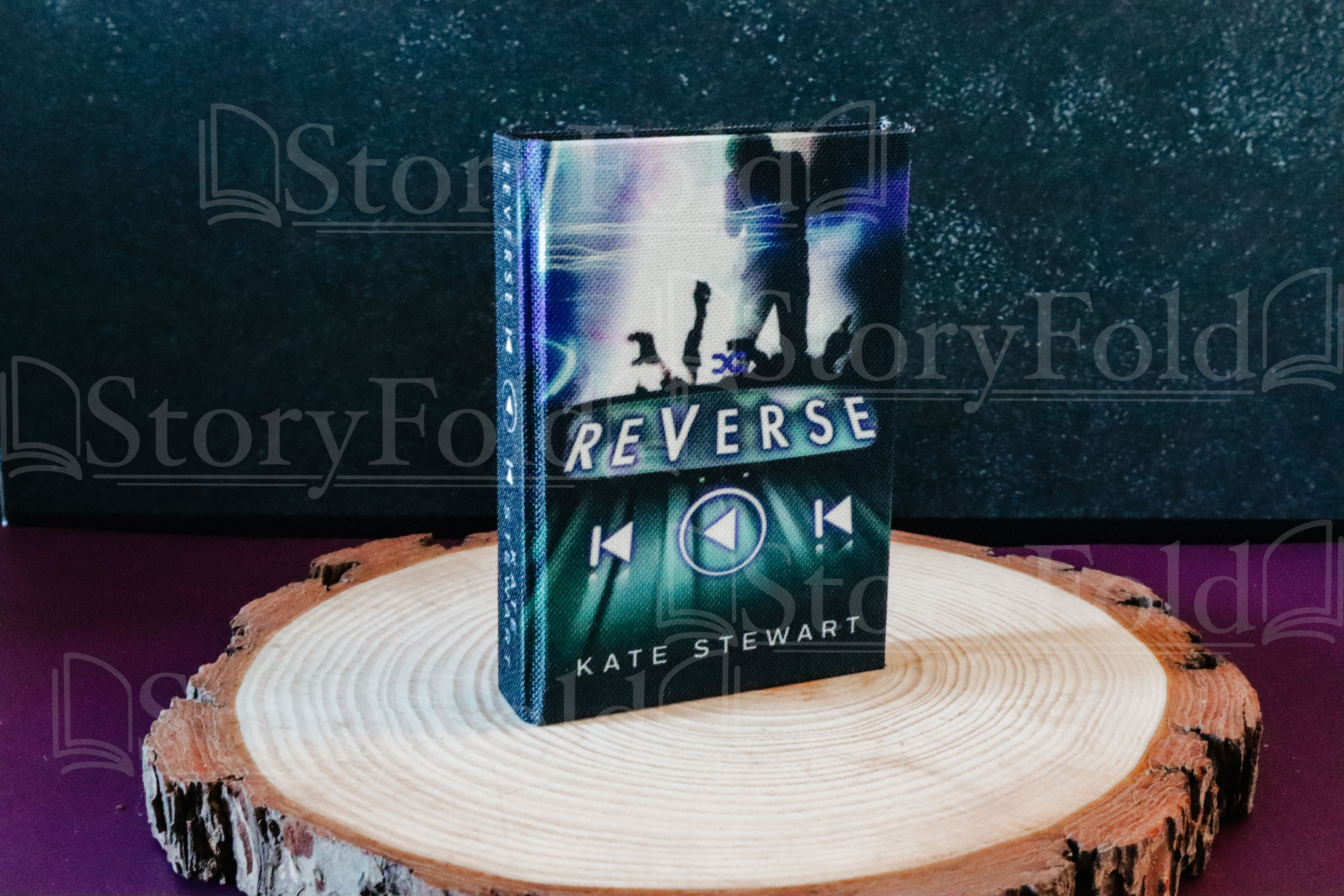 Reverse Book Wallet *Officially Licensed* – StoryFold